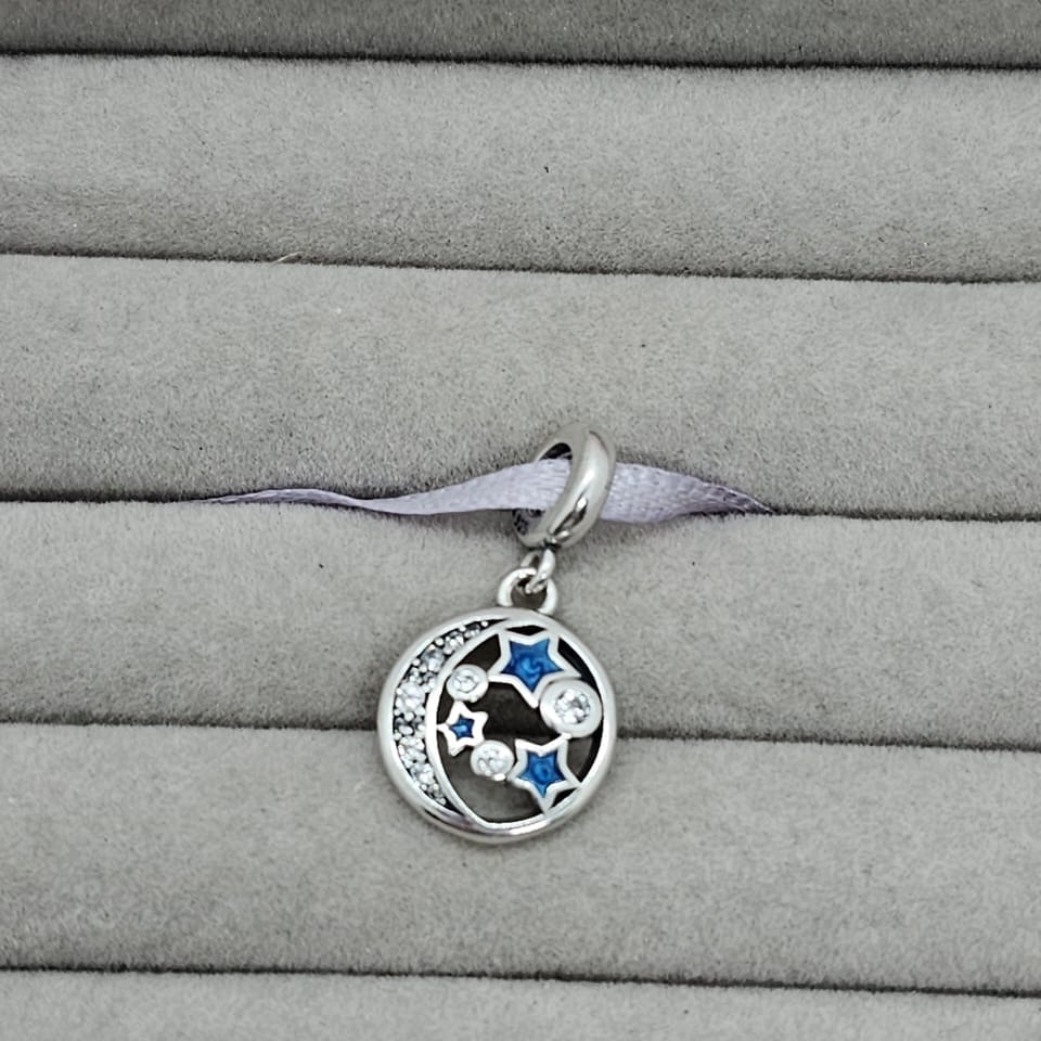 CHARM PANDORA, CIRCULO LUNA Y ESTRELLAS AZULES – Blink